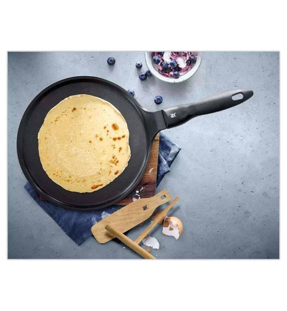 Devil Crepe pan with wooden cutlery, Ø 27 cm | DeinDeal